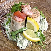 Rullader med røkt ørret på seng av ruccola og ostekrem - Oppskrifter