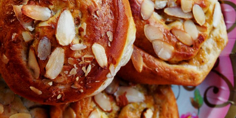 Bollesnurrer med fersken- og aprikosmarmelade og mandler! - Oppskrifter